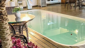 Piscina exterior, da(s) 10:00 à(s) 22:00, guarda-sóis, espreguiçadeiras