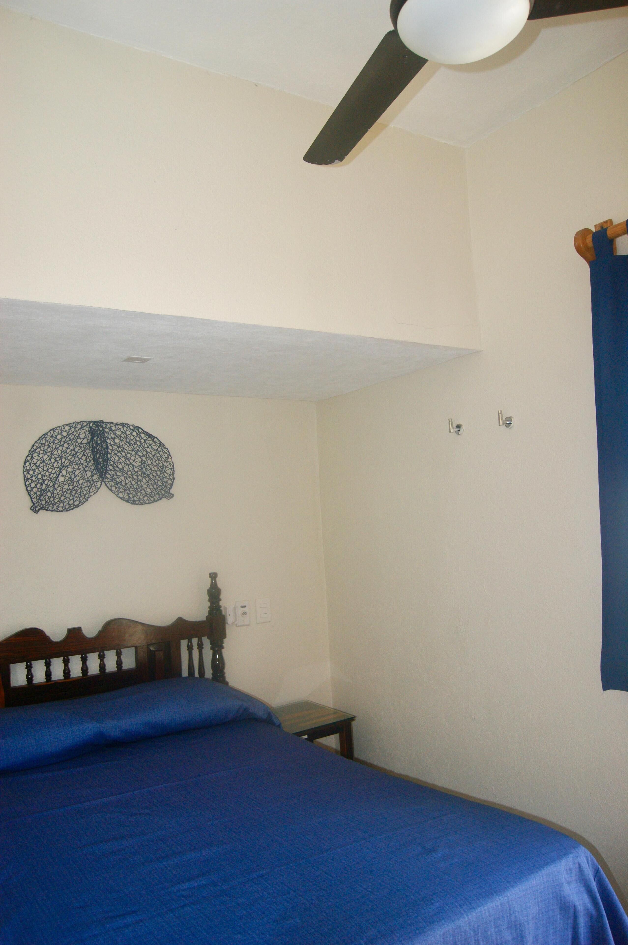 Quarto Duplo Básico, 1 cama de casal | Minibar, cortinas/cortinados opacos, ferro/tábua de engomar 