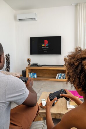 Apartamento de Luxo, 3 quartos, vista para o oceano (Moja) | Televisão