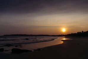 Na praia, praia de areia branca, ioga 