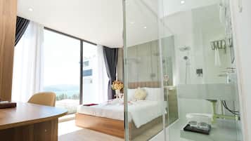 Quarto Duplo Deluxe, vista parcial para o oceano | Secretária, Wi-fi grátis, roupa de cama fornecida