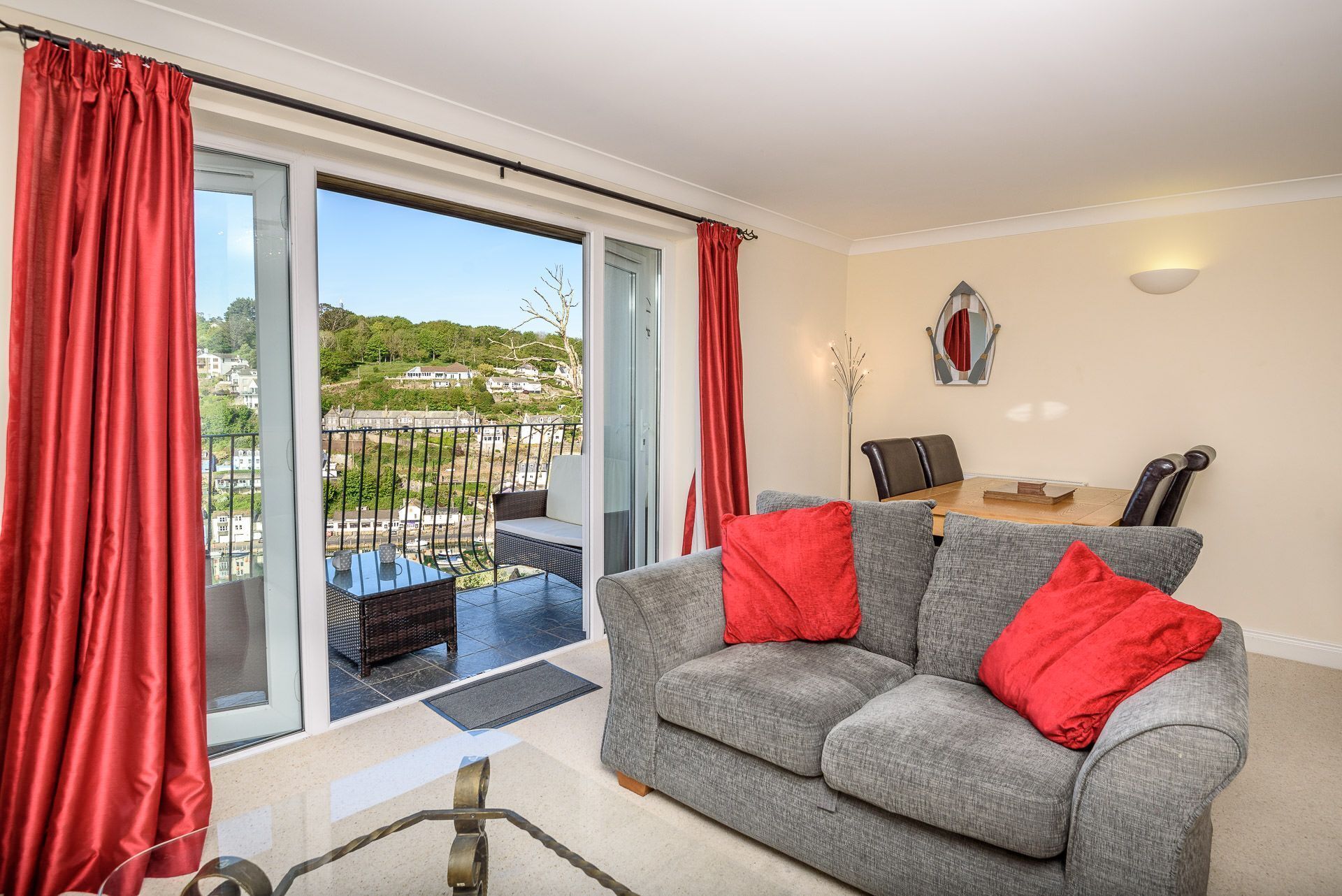 Stunning Apartment In An Elevated Position With Great Views, Wifi And Parking. - Looe