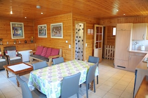 Chalé Comfort, 2 quartos | Refeições no quarto