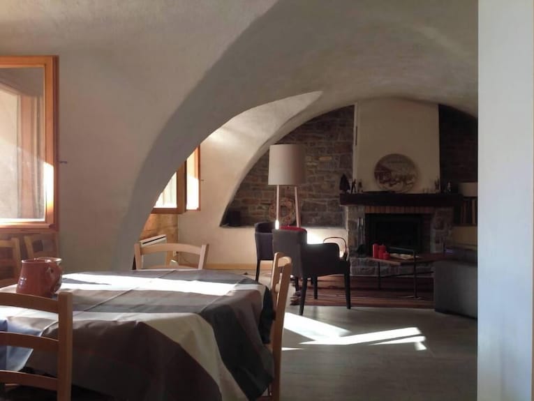 Vars Sainte Catherine: Le Charme D'un Appartement Dans Une Maison Ancienne - Vars