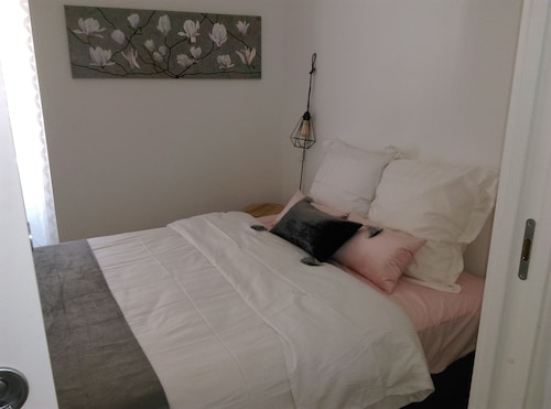 Appartement Neuf Au Centre Ville à 100m Des Plages, Au Calme Et Avec Balcon - Plage du Borrigo (Menton)