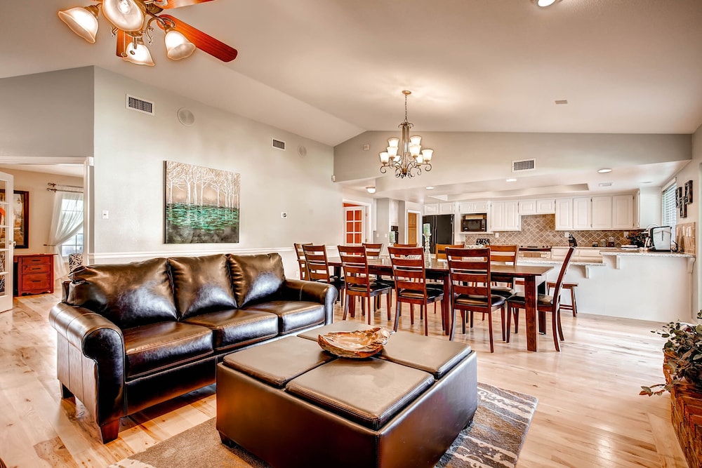 Location à Court Terme Sous Licence De La Ville! 8 Lits, Minutes Pour Se Déshabiller, Dormir 16+, Garer 8 + Voitures Et Camping-cars - Las Vegas, NV