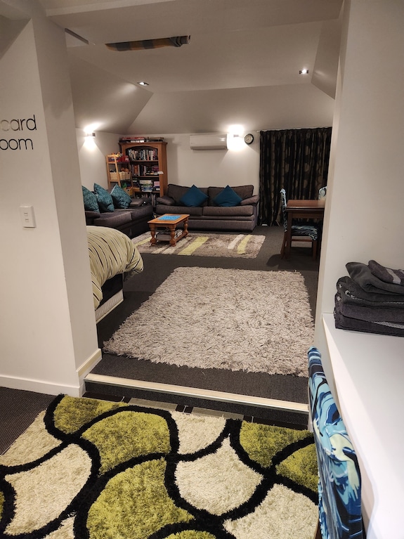 Pumphouse Apartment- Airport,spacious,private, Warm, Homely, Family - West Coast