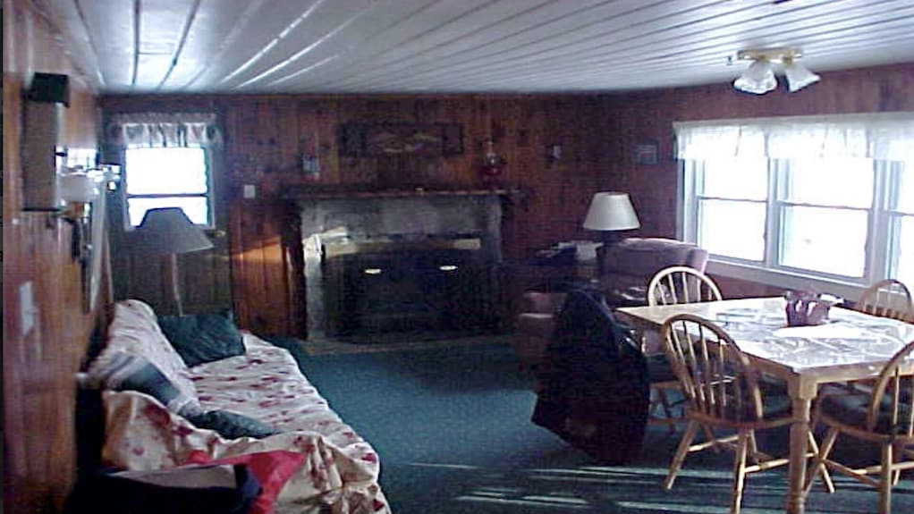 4 Season Secluded Lakefront Home Near Ski Mountains - Coolidge State Park, Plymouth