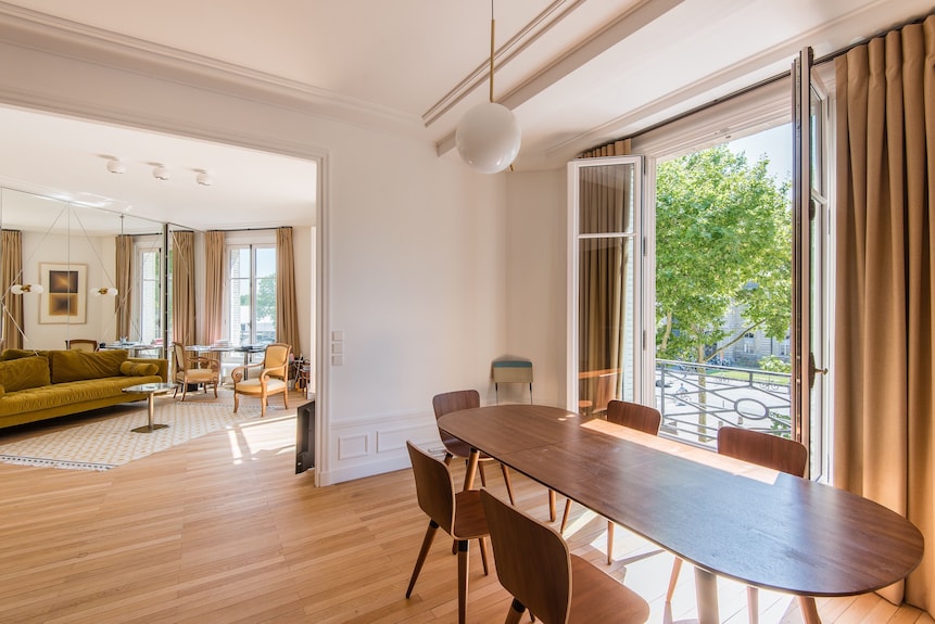 Luxurious On The Champ De Mars, Ecole Militaire Views, Balconies, South, Air Con - Eiffel Tower - Paris