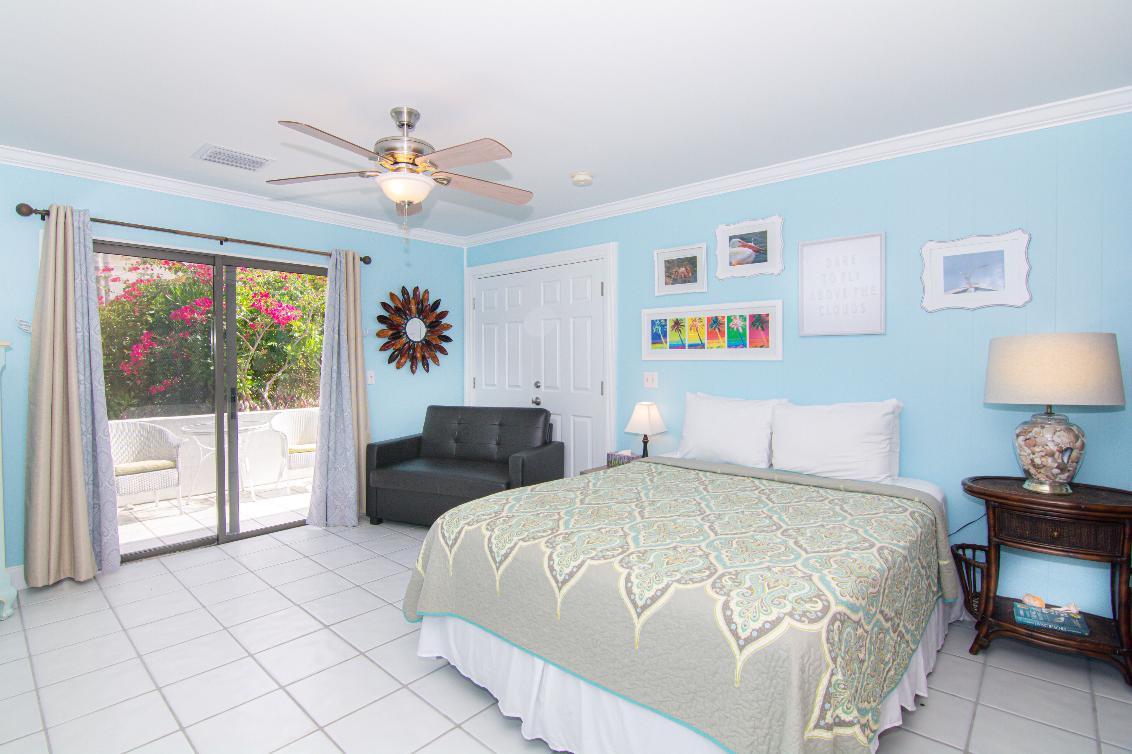 Steps To Beach Sea Sunrise Boutique Hotel - Juno Beach