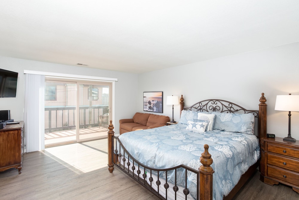 Balcony Barbecue Dunes Hangout - Accommodates Up To 12 Guests! - Oceano, CA