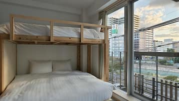 Cortinas/cortinados opacos, Wi-fi grátis, roupa de cama fornecida