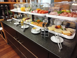 Pequeno-almoço tipo buffet diário incluído 