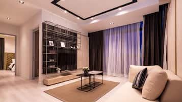 Suite Familiar, várias camas, não fumadores, Vista para a cidade | Sala | Televisor LED