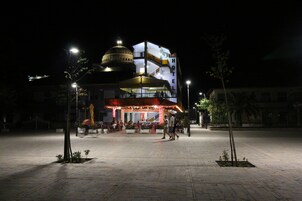 Fachada do alojamento (tarde/noite)