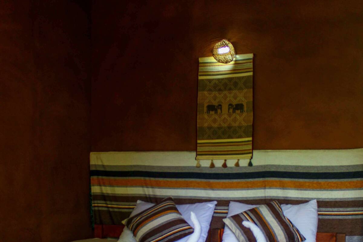 Quarto Económico, 1 cama king-size, não fumadores | Secretária, quartos insonorizados, ferro/tábua de engomar, Wi-fi grátis 