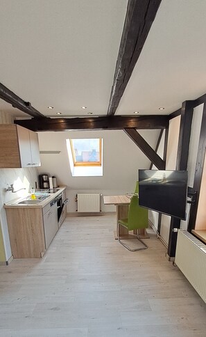 Apartamento luxo, várias camas, para não fumantes | Cozinha privada | Geladeira, micro-ondas, cooktop, cafeteira/chaleira