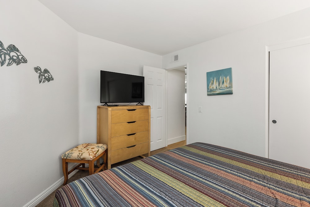 Beautiful Sunny 3 Bedroom Ground Floor With Southwest View Of The Ocean - Chula Vista, CA