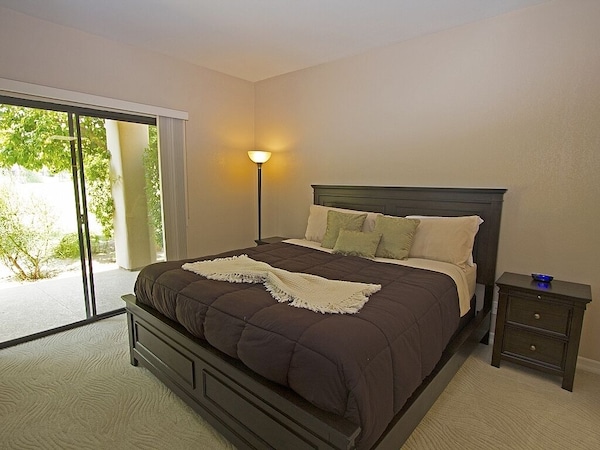 Desert Princess Condo With Mountain And Golf Course Views - Cathedral City, CA