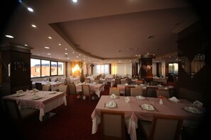 Café da manhã, almoço e jantar