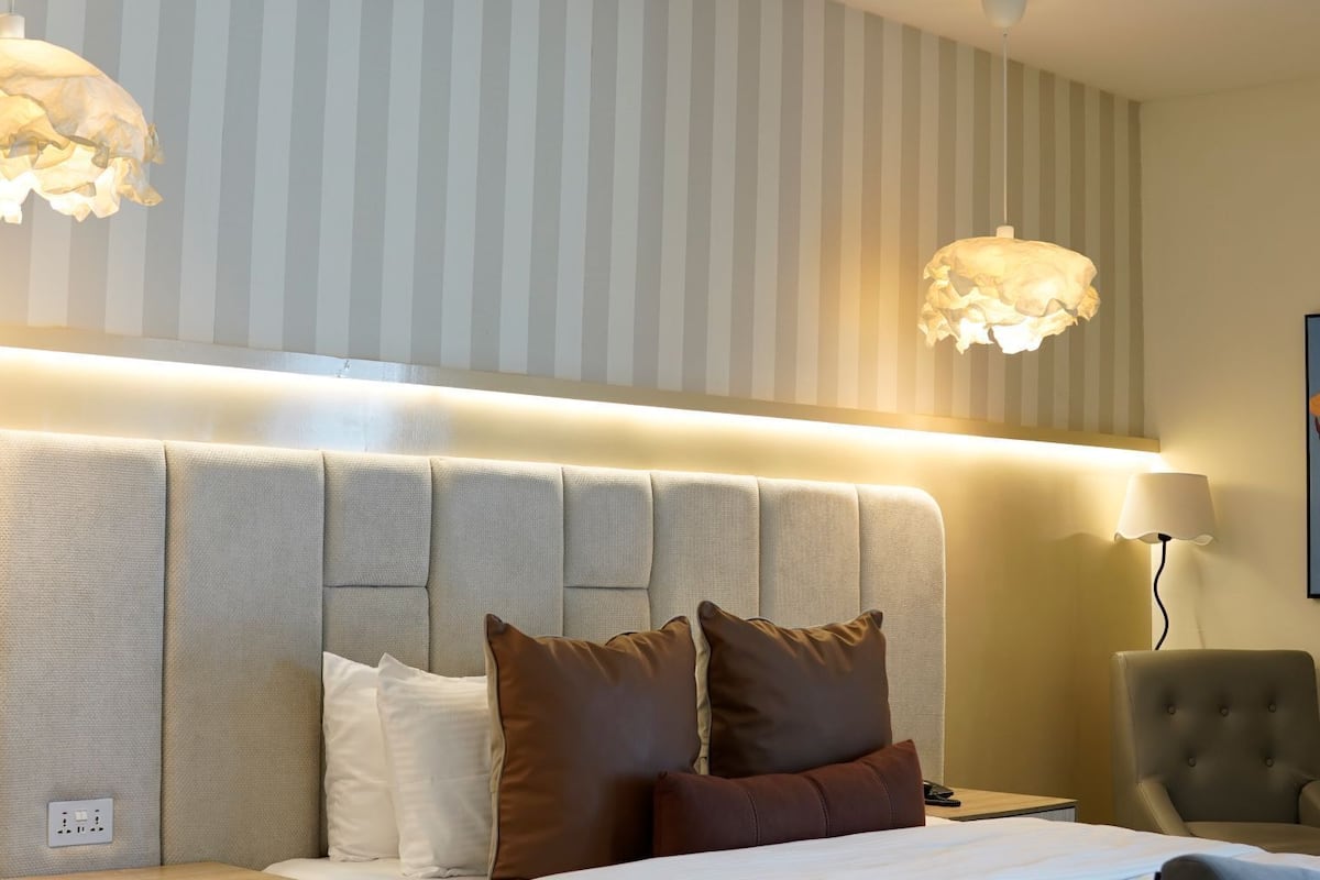 Suíte estúdio superluxo, acessível | Roupas de cama premium, edredons de pluma, cofres nos quartos