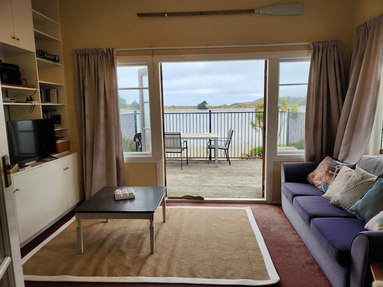 The Pink Pipi Karitane - South Island