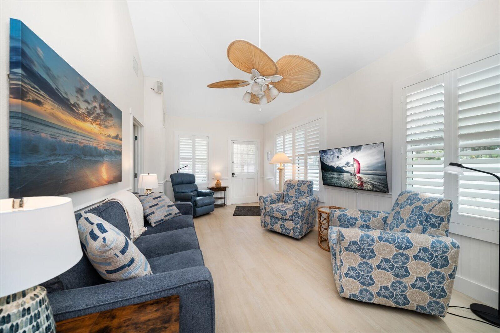 Cozy Cottage, 1 Minute Walk To Beach - Clearwater Beach, FL