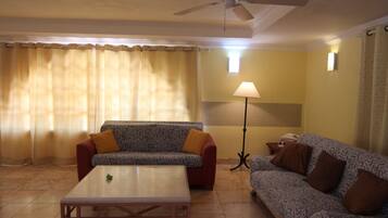 Apartamento Comfort, 1 cama king-size, não fumadores | Cortinas/cortinados opacos, ferro/tábua de engomar, camas desdobráveis