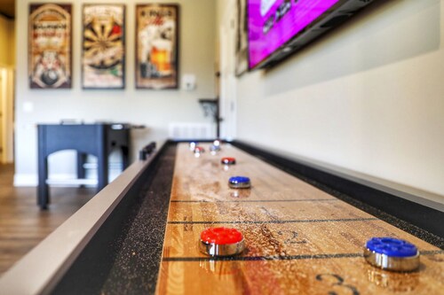 Luxury VIEW Cabin! Huge Game Room! Fire Pit! 2 car garage - Heaven's ...