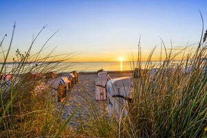 Na praia, praia de areia branca, bares na praia 
