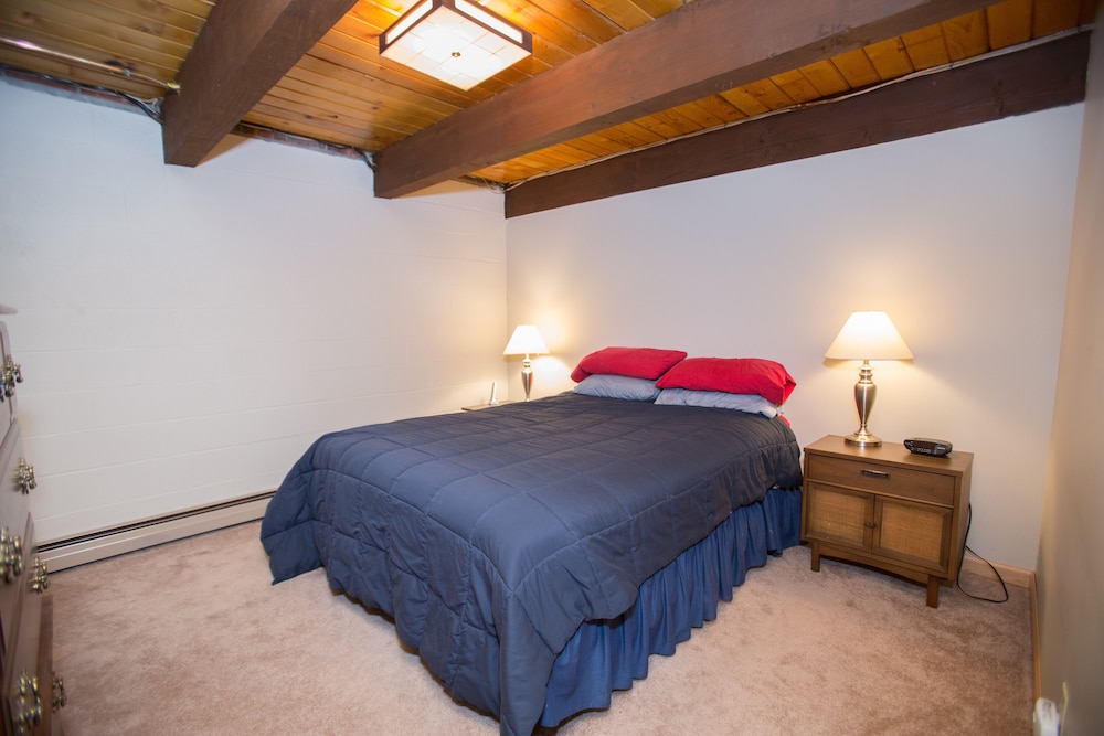 Fox Hill Condo - Convenient Location For Year Round Family Vacations. - Stowe, VT