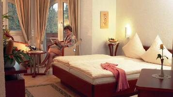 Cofre no quarto, secretária