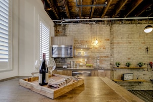 Suíte design, 1 cama Queen, para não fumantes | Cozinha privada | Micro-ondas