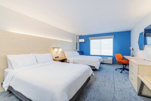 Quarto standard, 2 camas de solteiro, banheira adaptada (Comm, Mobil, Access Tub) | Cofres nos quartos, escrivaninha, espaço de trabalho para notebook