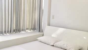 Quarto Duplo (Big Window) | Minibar, cofre no quarto, Wi-fi grátis, roupa de cama fornecida