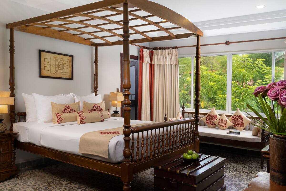 Historical Honeymoon Suite - All Inclusive | Lençóis de algodão egípcio, roupa de alta qualidade, edredões de penas 