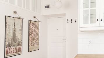 Suite-Estúdio Design, 1 cama queen-size e sofá-cama, não fumadores, Vista para a cidade | Sala de estar | TV de ecrã plano