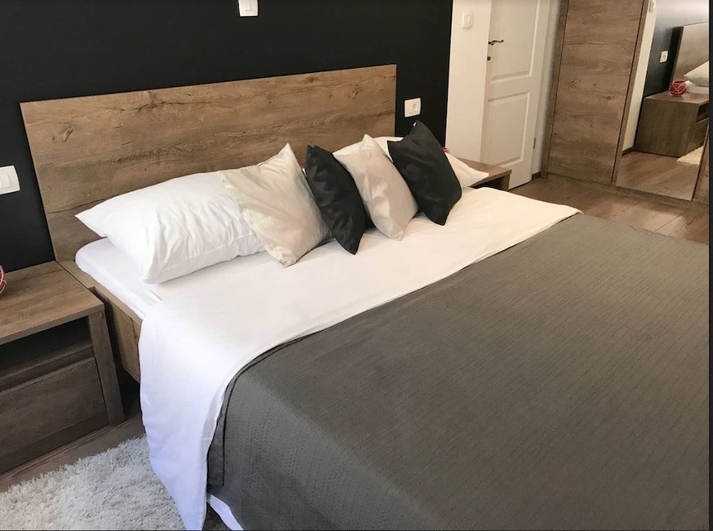 Pula Antic Rooms In Center- Adults Only - Pula