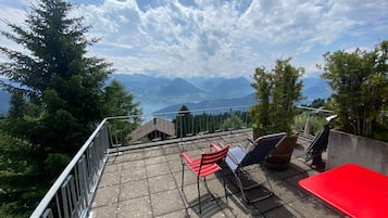 Superior Room with Balcony, Lake and Mountain View | Varanda