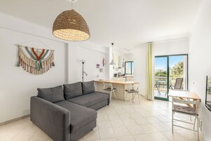 Cofre no quarto, secretária 