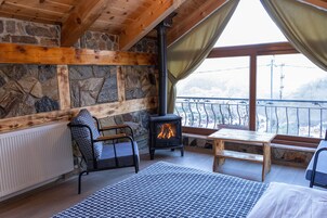 Quarto quádruplo panorâmico | Cofres nos quartos, individualmente decorados, quartos à prova de som