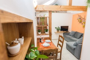 Cozy House | Sala de estar | TV de ecrã plano