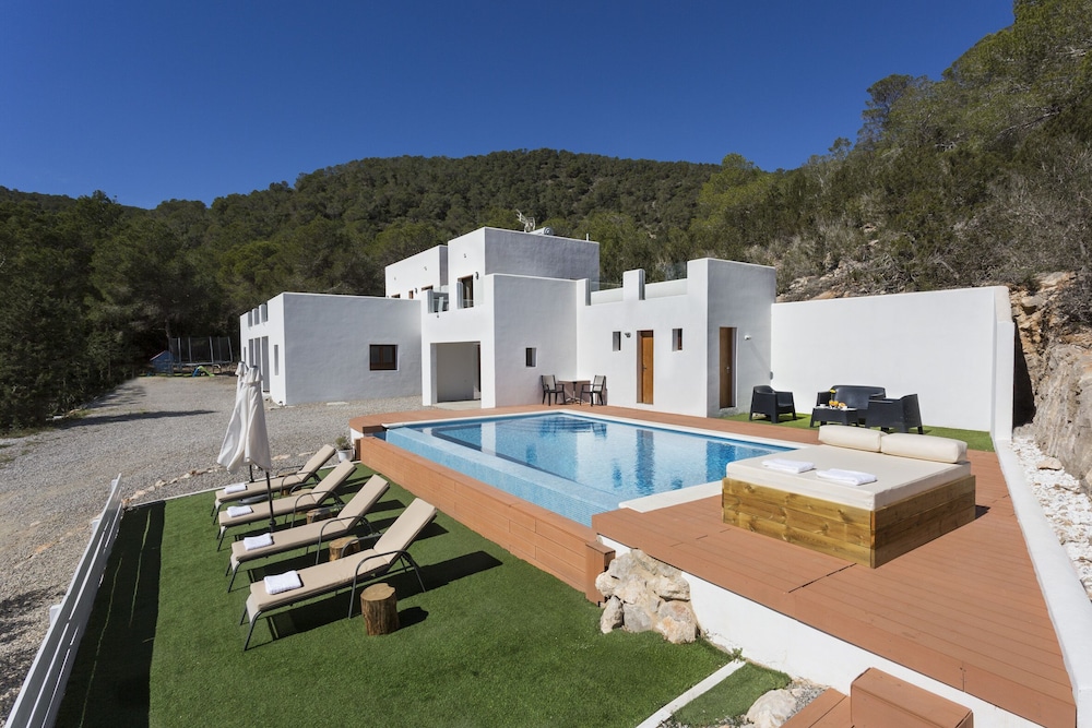 House Surrounded By Nature With Stunning Views - Ibiza Airport (IBZ)