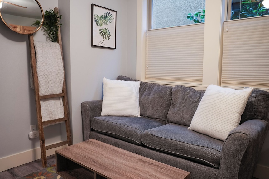 チャーミングヒストリックサードストリートの3番目にあるダグラスのブティック宿泊施設 - マクミンヴィル, OR