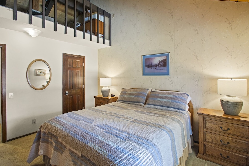 Wildflower 16: Very Nice, Close To Shuttle & Town - Mammoth Lakes, CA