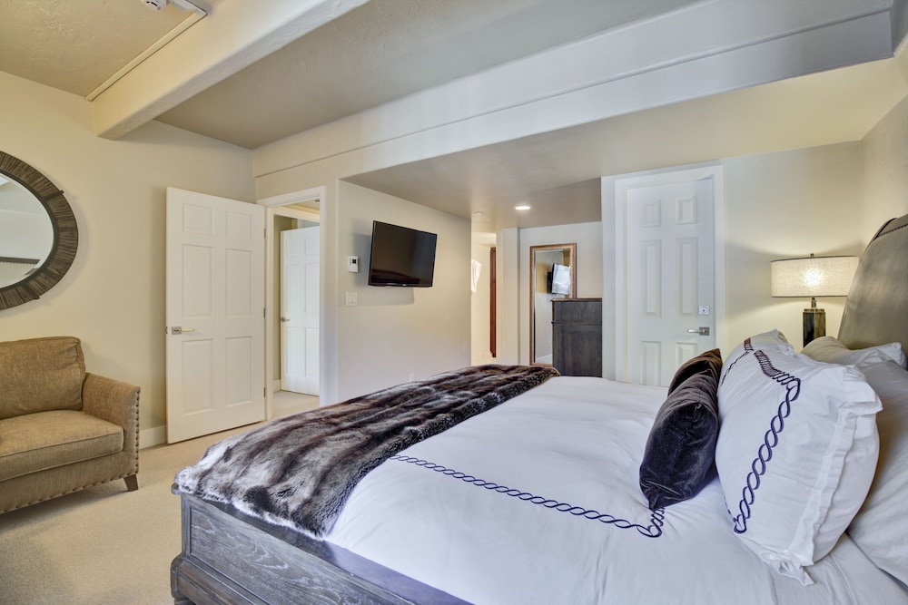 4bd A/c Platinum Rated Luxury Condo In The Heart Of Lionshead<br>lic#027664 - Vail, CO