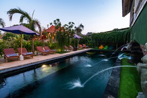 2 piscinas externas, guarda-sóis, espreguiçadeiras