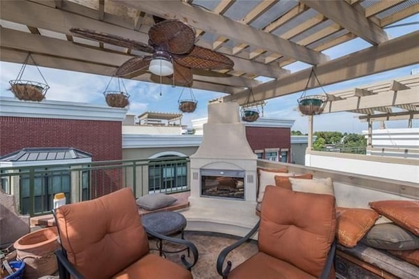 Spacious Townhouse - Cowboy's & Rangers Stadiums; Six Flags; Hurricane Harbor - Arlington, TX