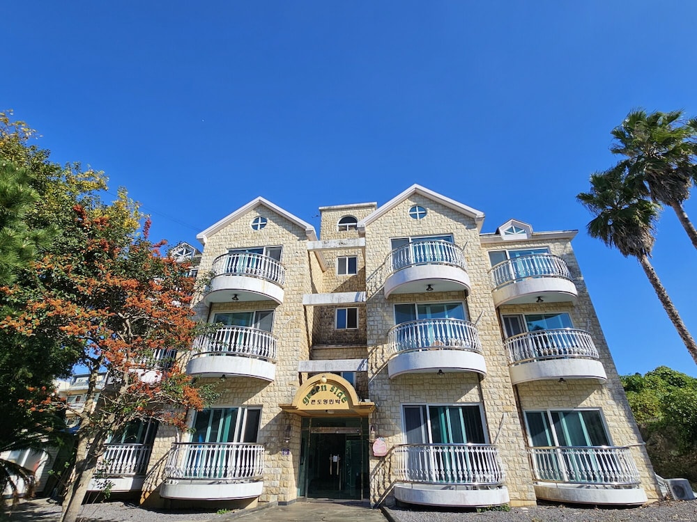 Green Side Pension - Seogwipo-si