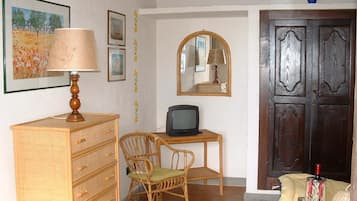 Quarto Duplo ou Twin Básico | Ferro/tábua de engomar, Wi-fi grátis, roupa de cama fornecida